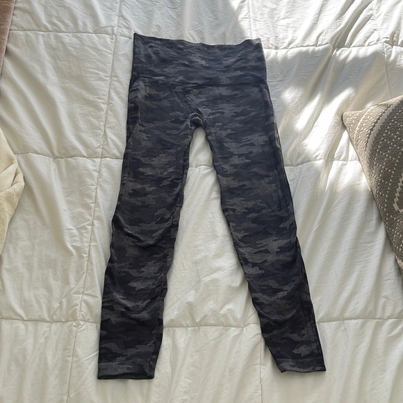 Spanx Pants And Jumpsuits Spanx Grey Camo Print Leggings Poshmark